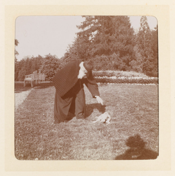 Gabrielle Hébert, a woman photographer and painter’s wife — AWARE ...