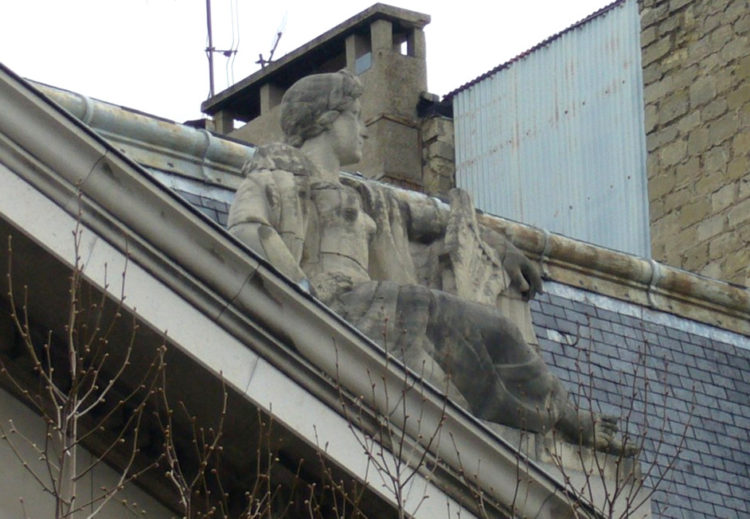 Being a woman sculptor in the first half of the 20th century: the case ...