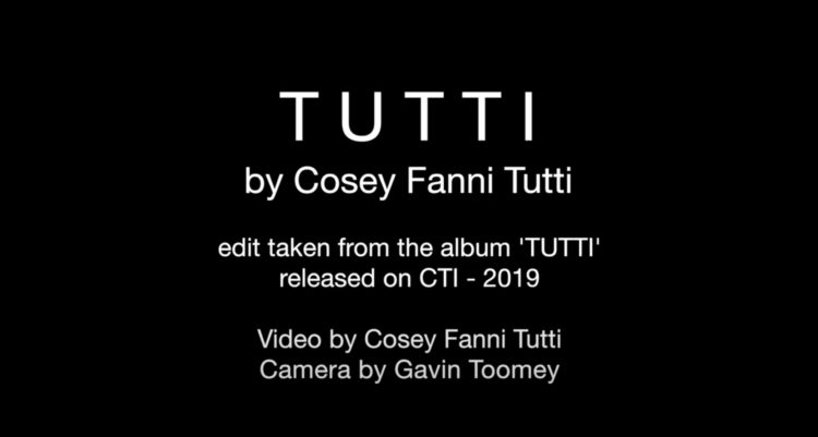 Cosey Fanni Tutti (Christine Carol Newby, dite) — AWARE